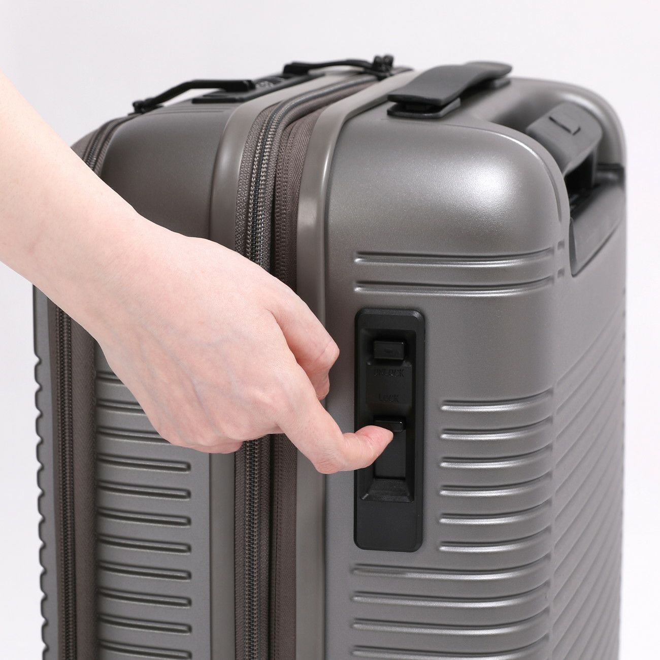 No.60295：フロントオープンファスナー38L 48cm | BERMAS OFFICIAL WEB SHOP